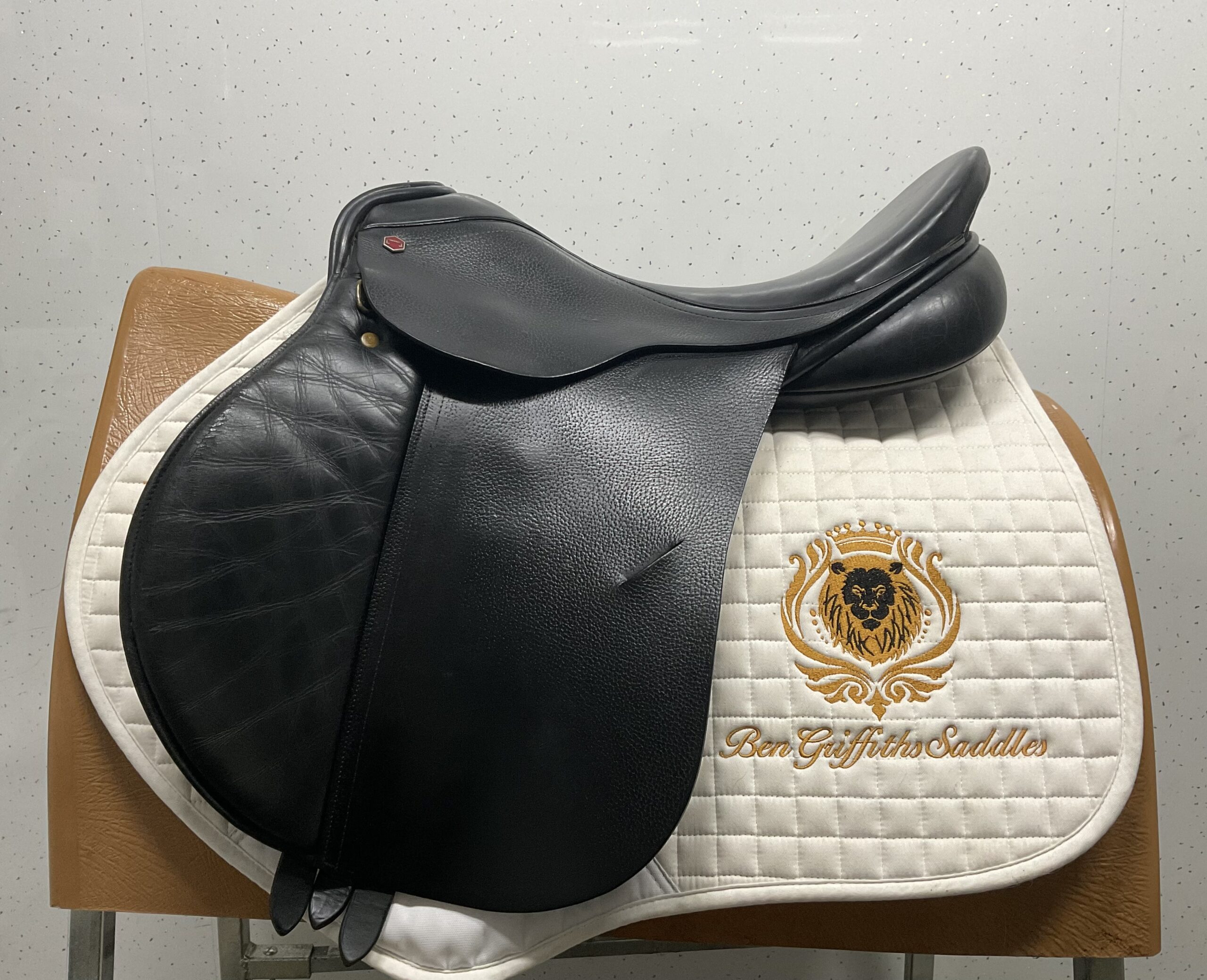 Albion Style 18” Medium Narrow Black GP Saddle - Ben Griffiths Saddles